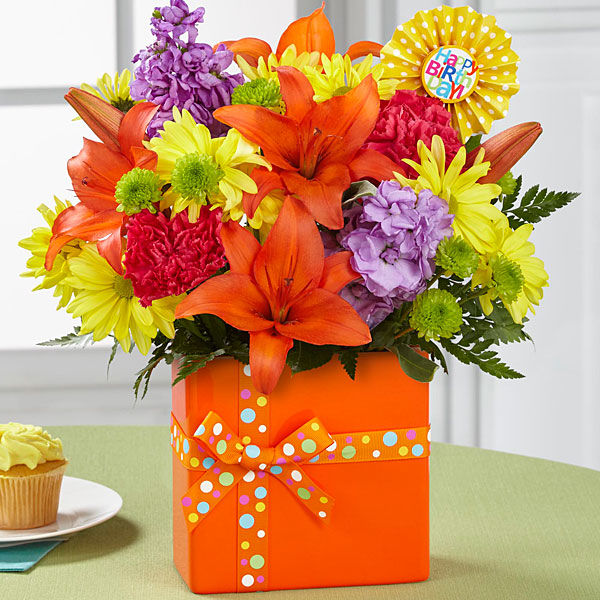 The FTD Set to Celebrate Birthday Bouquet a1134 | Flower Delivery ...